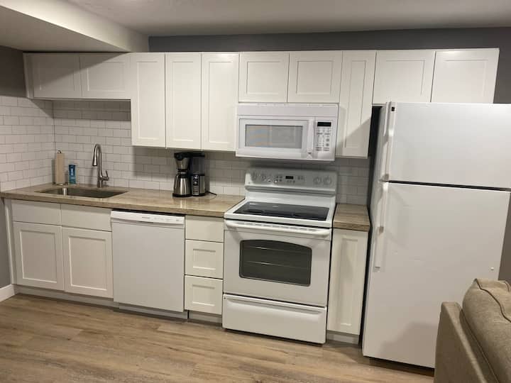 Gorgeous Apartment With Hot Tub Near Ski Resorts. - South Jordan, UT