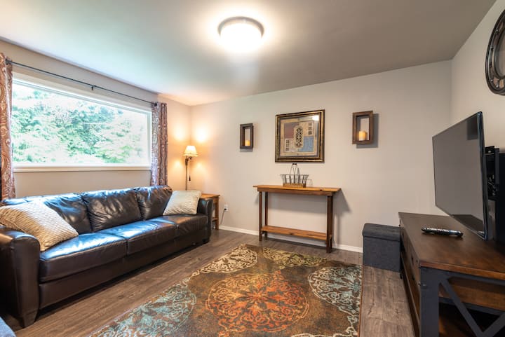 Private House On Creek-hot Tub! Near Wineries! - Kirkland, WA