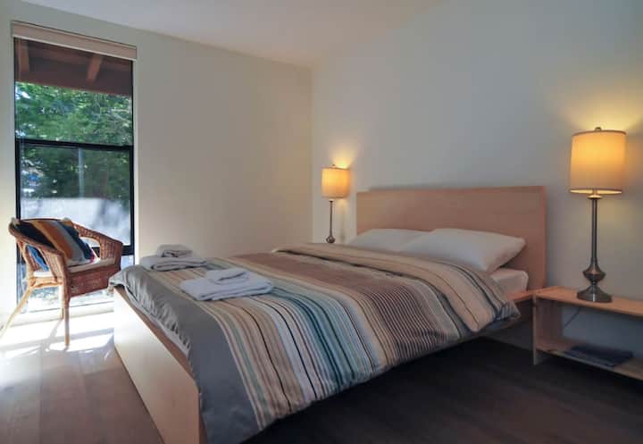 Private Room In Sleek 2br Cabin (R) - Tahoe City, CA