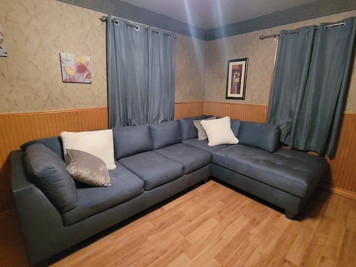 Charming Bungalow Near Detroit - Fraser, MI