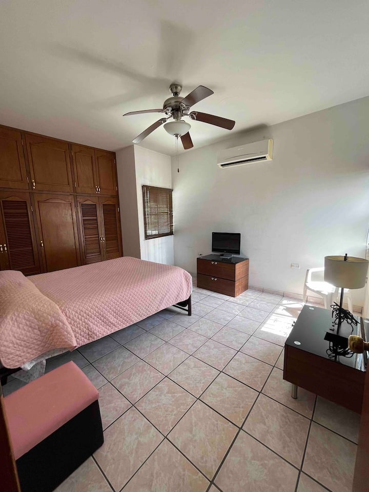 Encantadora Casa Frente Al Parque - Hermosillo