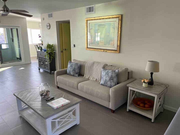 Oceanfront Sunrise Escape + Backup Power & 3 Pools - Lovenlund