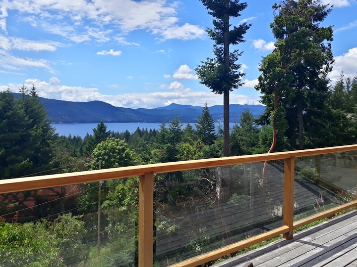 A Relaxed West Coast View Retreat - Salt Spring Island