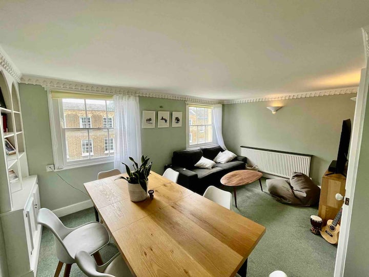 Cozy Corner - London