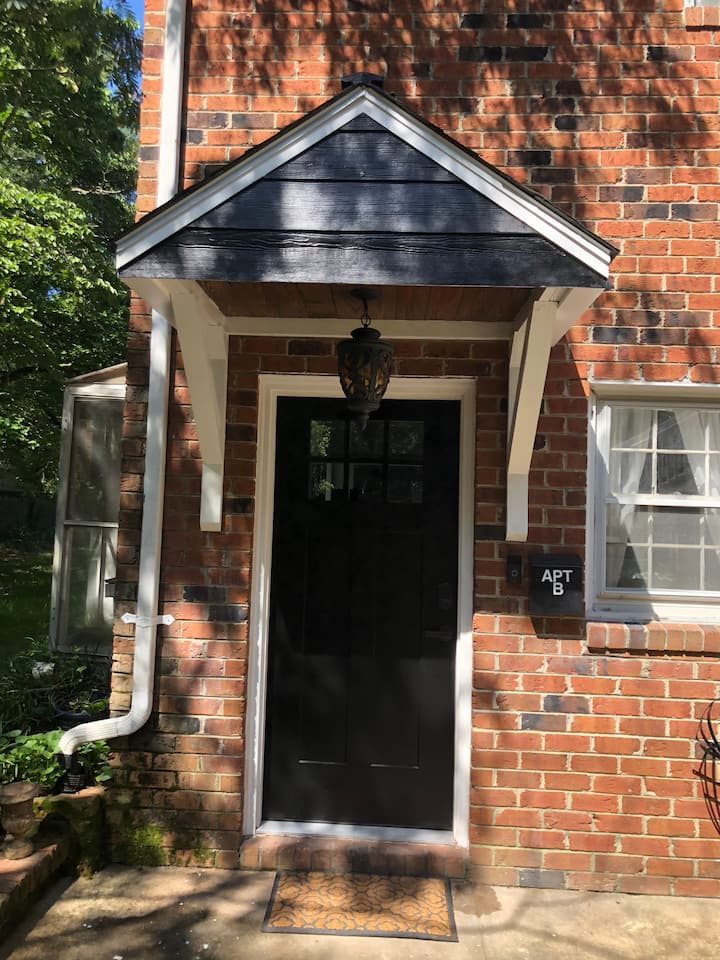 Family Friendly Condo Close To Downtown Raleigh - Raleigh, NC