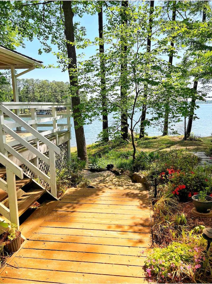 Lakefront Paradise With Spectacular Views - Lake Gaston