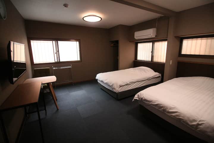 愛犬と泊まれる お宿。有料送迎有り。バイクシャッター付専用駐車場有 - Osaka