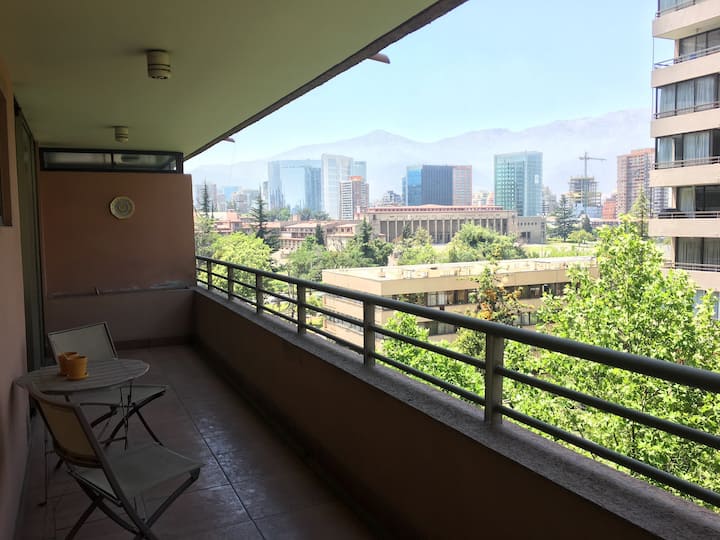 Hermosa Vista Y Buena Ubicación En Las Condes - Las Condes