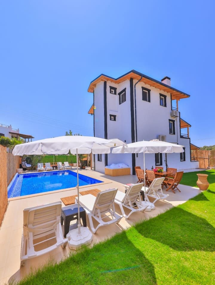 Bu Villada Tati̇l Bi̇r Başka - Kaş