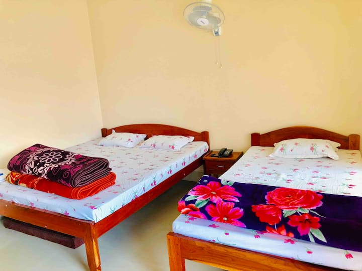 Pine Hill Homestay 6 Bedded With A Balcony - Shillong