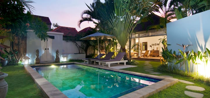 Cozy 2 Br Villa, Private Pool.. Walk To The Beach - Seminyak