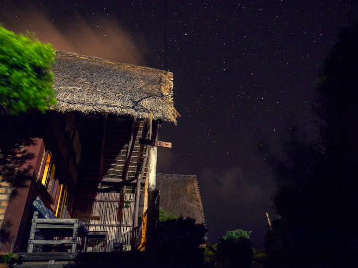 A Piece Of Paradise In Tofo - Sunbird - Mozambique