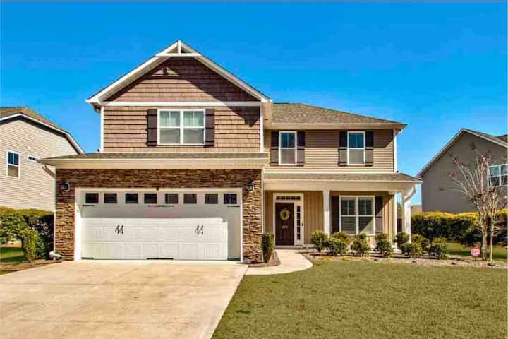 Beach Oasis! Perfect Location & Spacious Bedrooms! - Wilmington, NC