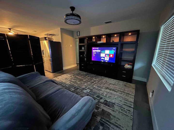 Hollywood Retreat - Dania Beach, FL