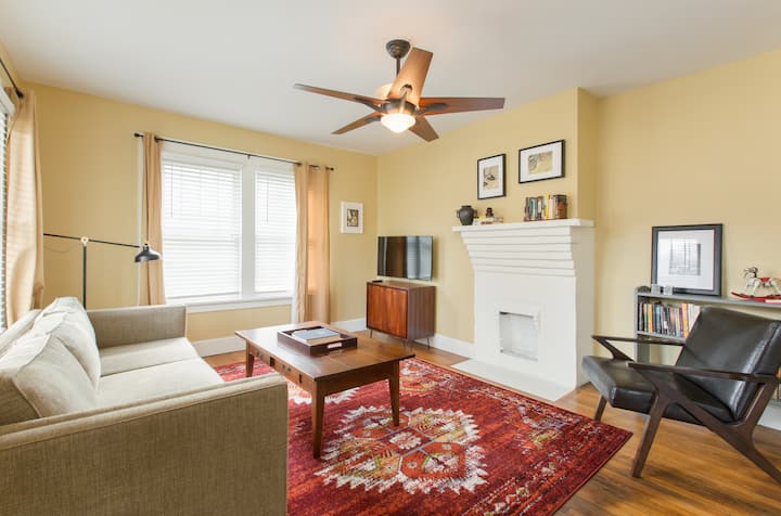 Available This Weekend! Cozy Hygge Bungalow - Asheville, NC