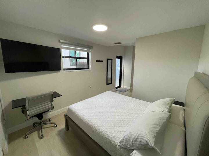 Private Room @ Coral Way! - Coral Gables, FL