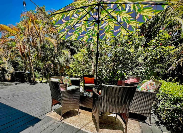 Bungalow Oasis W/tropical Backyard Close To Dt,rj - Tampa, FL