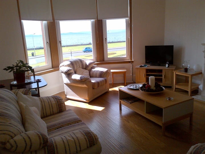 Quiet, Spacious, Centrally Located With Sea Views - Ayrshire