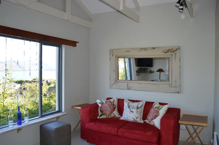 Beautiful Lagoon View Apartment - Knysna