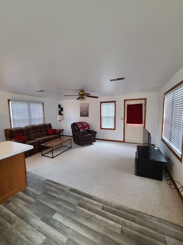 Orchard Way, Your Home Away From Home! 2 Br Ranch - Two Rivers, WI