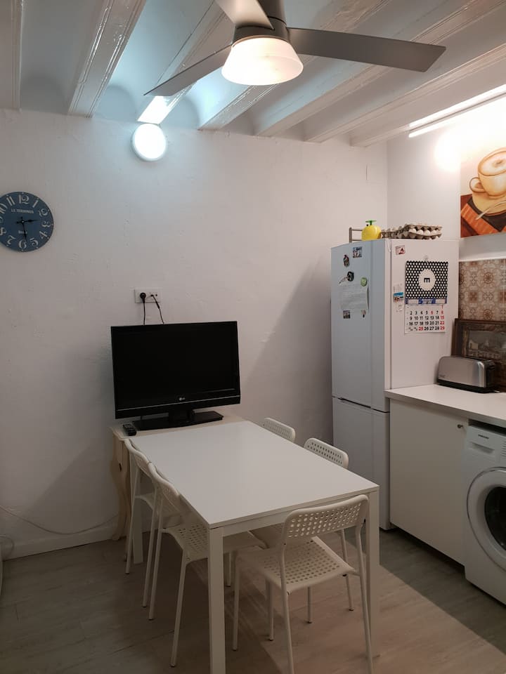 Hab. Interior C/baño Privado - Cadix