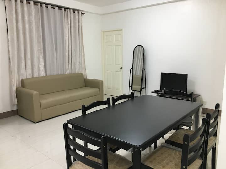 Big Group Vacationers , Seminars And Conventions - Quezon City