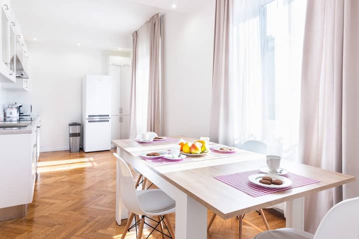 Spacious Designer Apartment In Central Milan - Milan