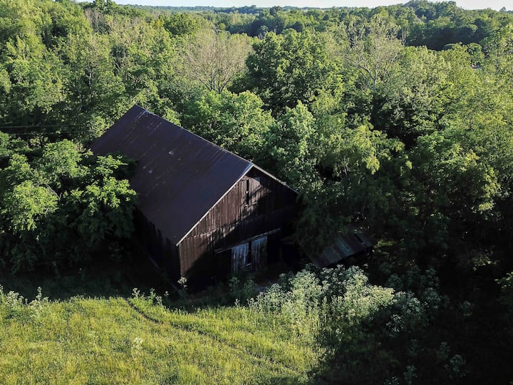 2025 New Construction Inside Pre-1900 Barn Stay - Berea, KY