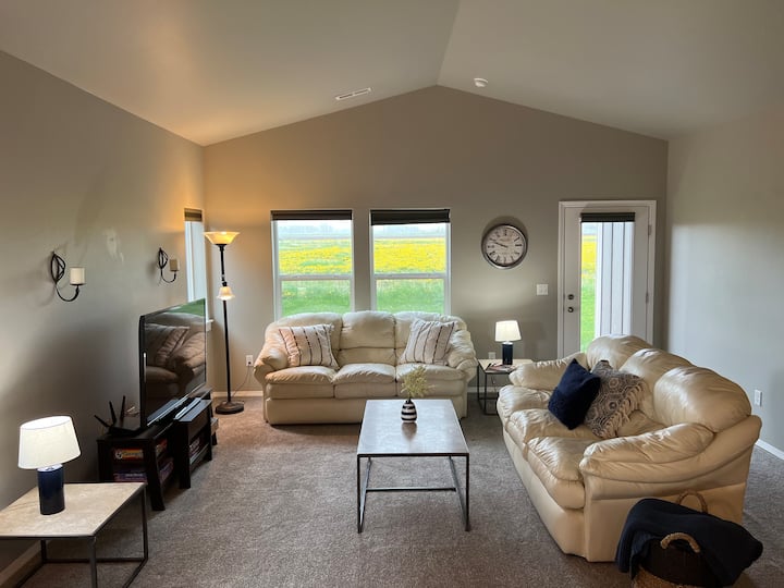 3 Bed/2 Bath Mtn View Ranch Style Home-dt 1 Mile - Gallatin Gateway, MT
