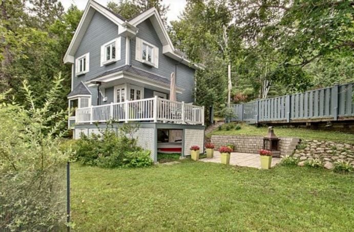 Charming cottage on the banks of the Rouge River - Chalets for Rent in ...