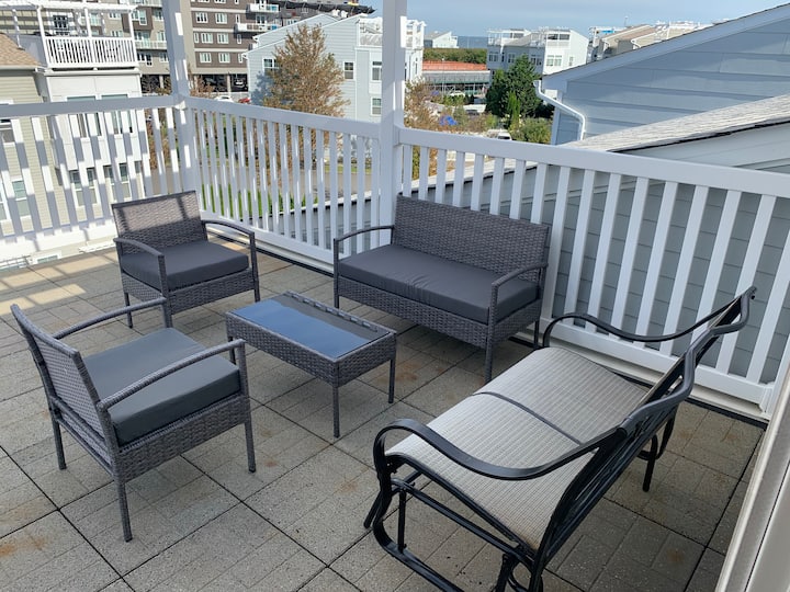 Arverne Apartment Located Near Rockaway Beach! - Rockaway Beach
