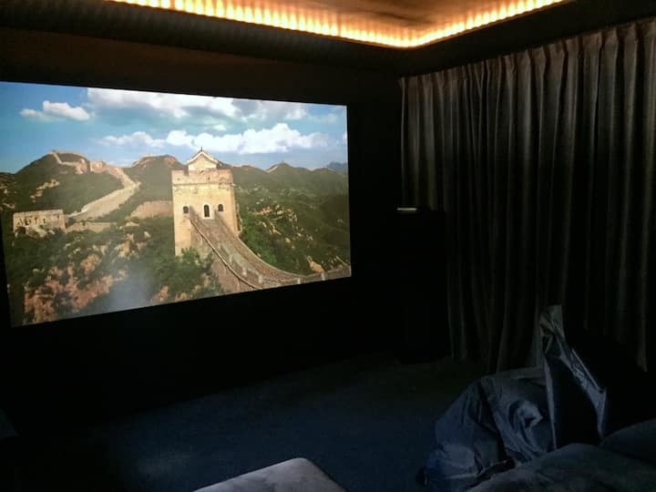 Stylish Family House – Private Pool & Home Theater - Sweden