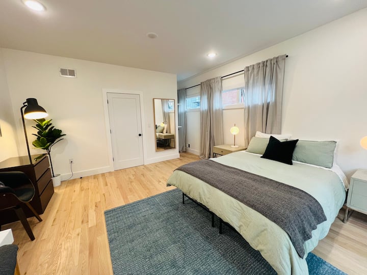 Modern Oasis Spacious & Stylish Apt In Jersey City - West New York, NJ