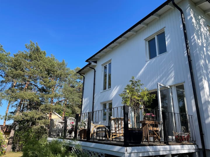 House With Big Garden And Jacuzzi, 11 Min To City - Stockholm