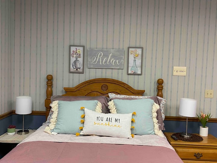 Relaxing Country Two Bedroom Suite - Burbank, OH