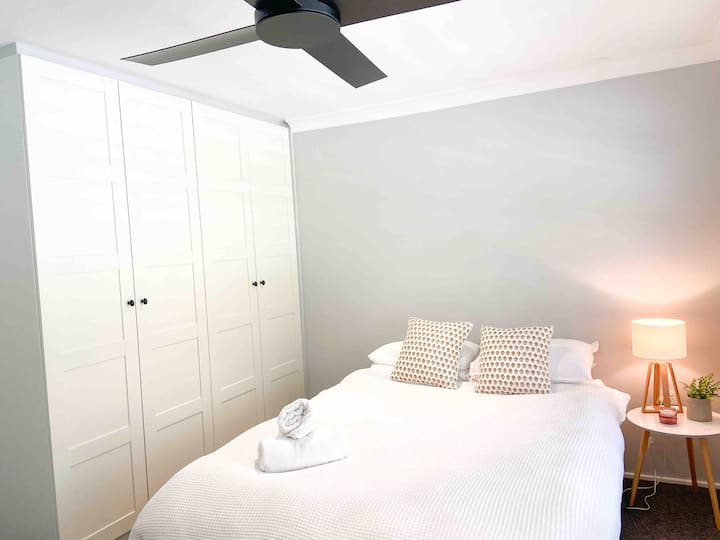 Large Merewether Family Home. Long Term Discount. - Newcastle