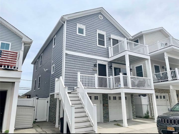 5 Br Beach House W/ Loft In West End - Long Beach, NY