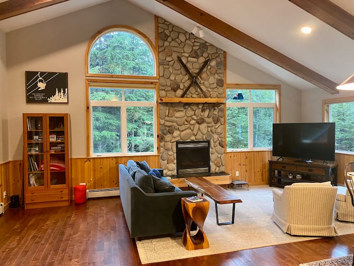 Woodland Escape - Girdwood