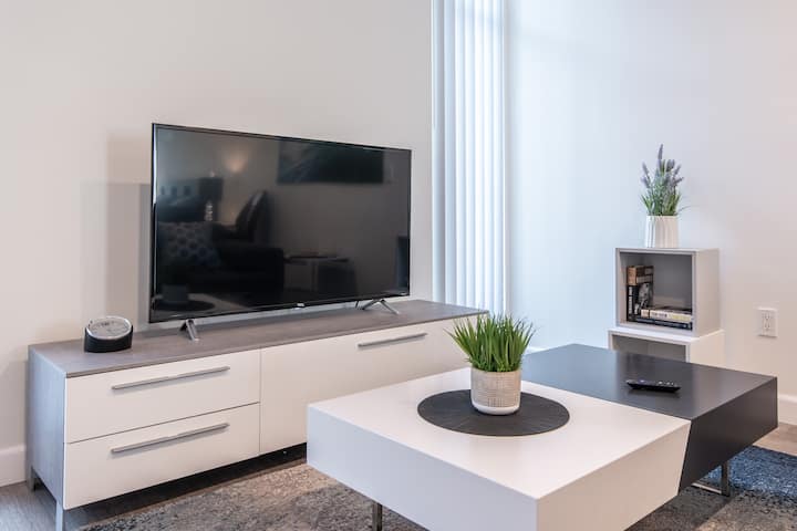 Modern & Sunlit Apt In The Heart Of Pasadena - Pasadena, CA