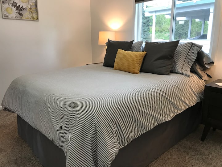 Ground Floor End Unit In Midtown Anchorage - Anchorage, AK