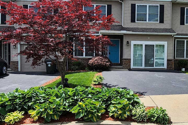Charming & Spacious Lancaster County Townhouse . - Lititz, PA
