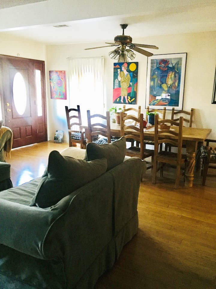 Charming Private Room In Reseda, La Home -
