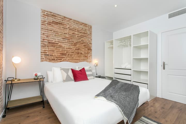 Scandinavian Style 2 Bed In The Heart Of Raval - Barcelona