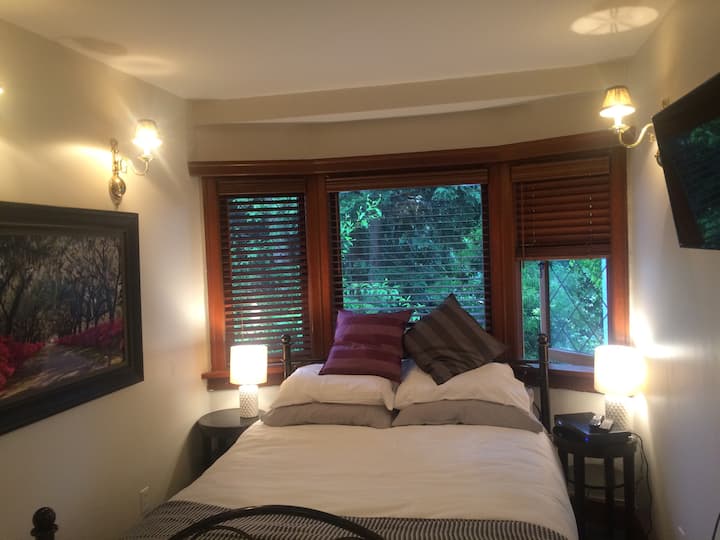 Quaint Private Kitsilano Bedroom & Bathroom Suite! - Vancouver