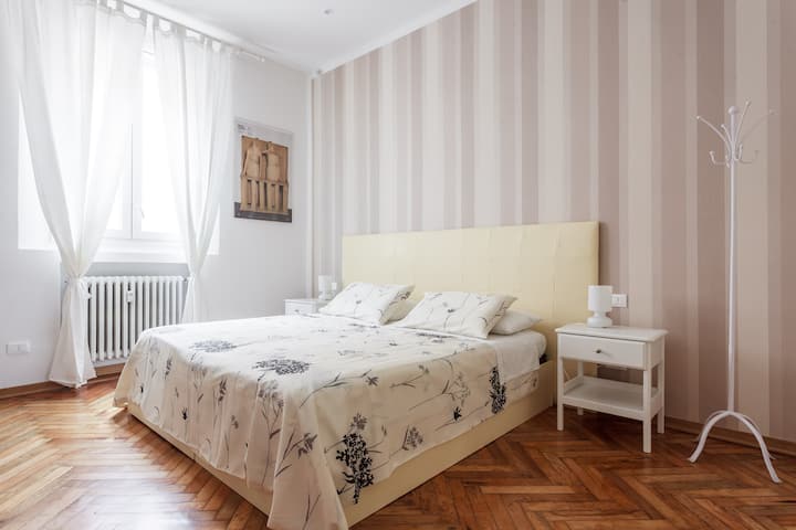 Riva Reno 114 Bis- The Window On The Courtyard - Bologna