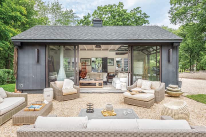 Beautiful Sag Harbor Cottage Steps From The Water - The Hamptons, NY