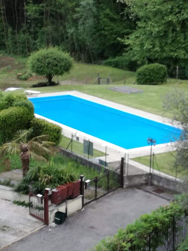 Grosse, Familienfreundliche , Wohnung Für 8 Personen Mit Schwimmbad Und 2 Balkone Mit Morgen Und Abendsonne Am Lago Di Lugano - Mendrisio