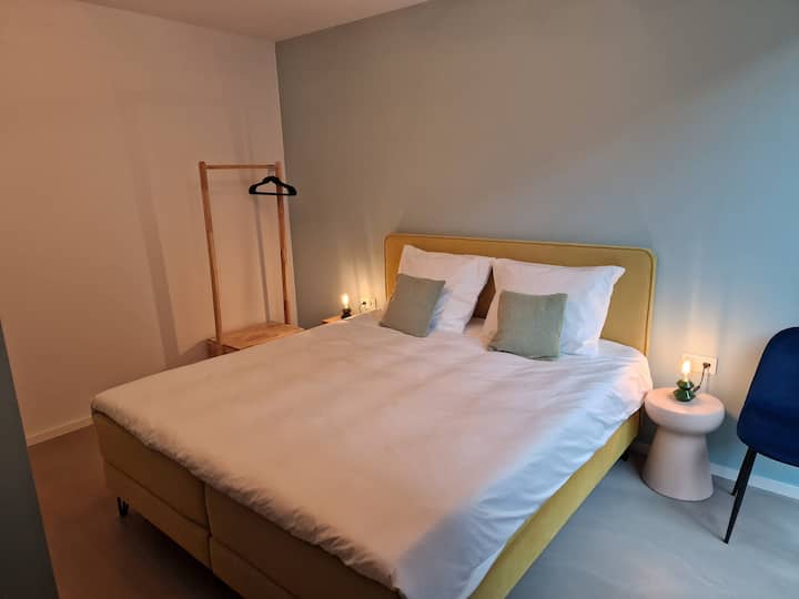Moderne Kleurrijke Kamer Vlakbij De Rivier Het Ij. - Amsterdam