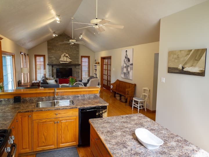 Christy Cottage: Spacious & Bright! - Bayfield