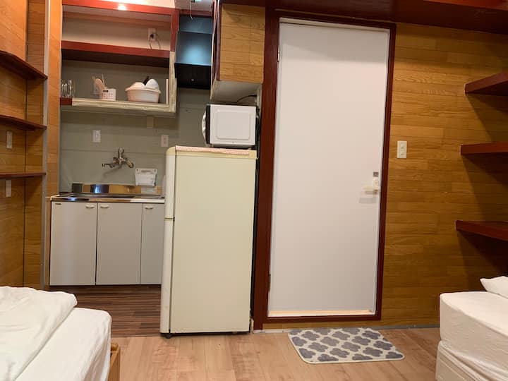 民泊近東京新宿、晴空塔、浅草橋、秋葉原、上野、商业街居酒屋含厨卫的单独整套套房，可做饭距駅12分钟 - Tokyo